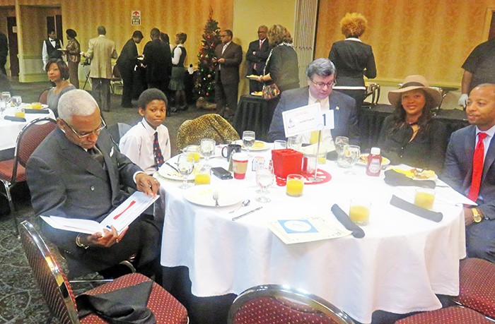 Memphis Flyer | Myron Lowery Turns Kingmaker. Let Us Pray.